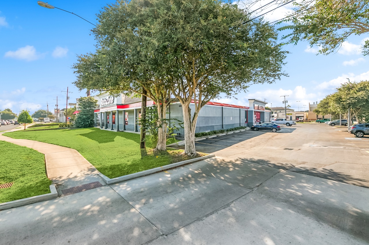 SRSA Sells Metairie AutoZone for $4.55M - Biz New Orleans